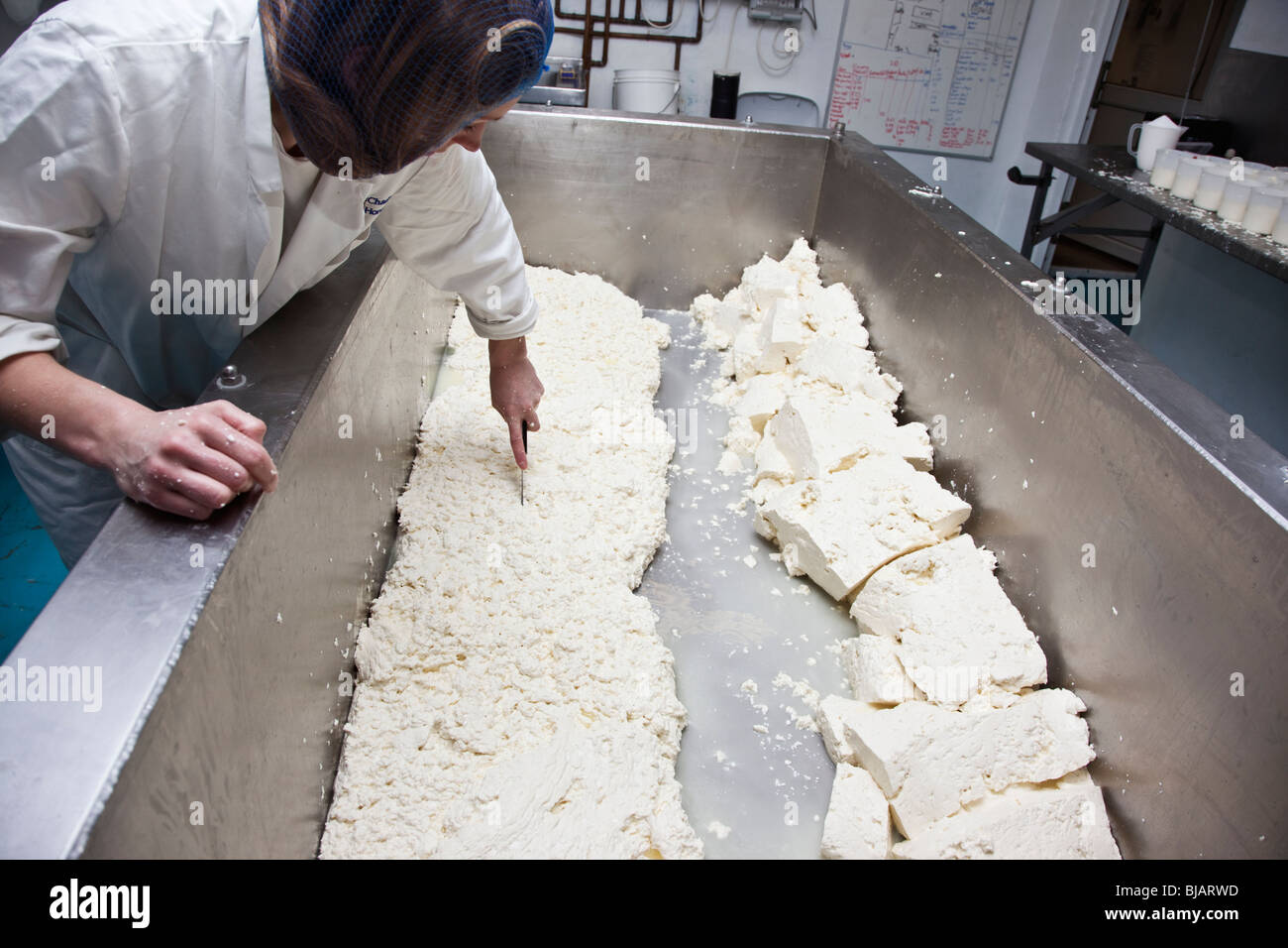 Die angespannte Quark - Teil des Produktionsprozesses handgemachten ...