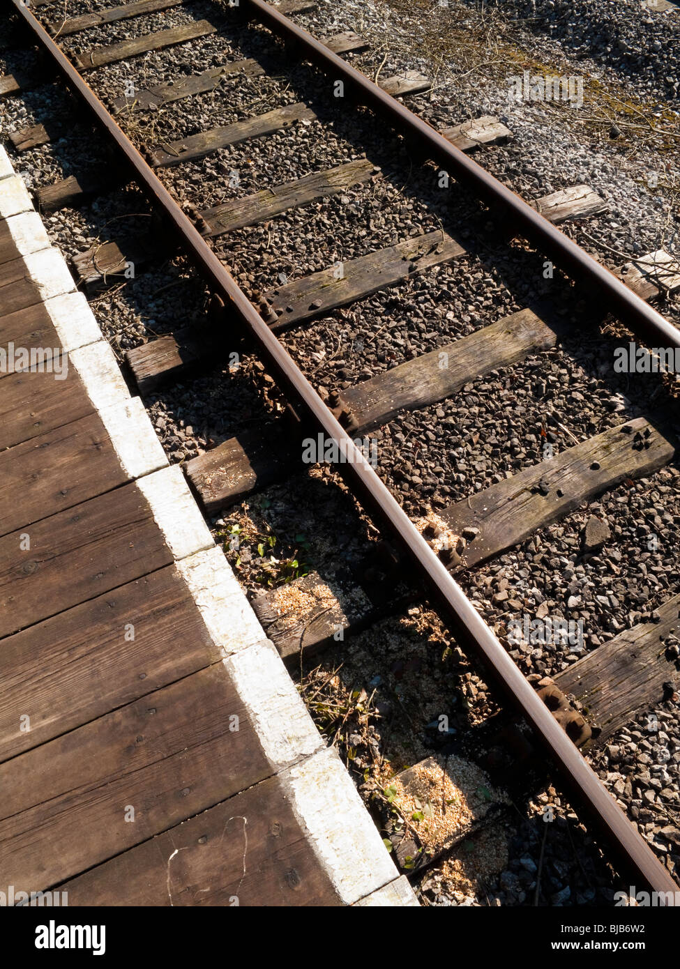 Bahnschwellen holz -Fotos und -Bildmaterial in hoher Auflösung – Alamy