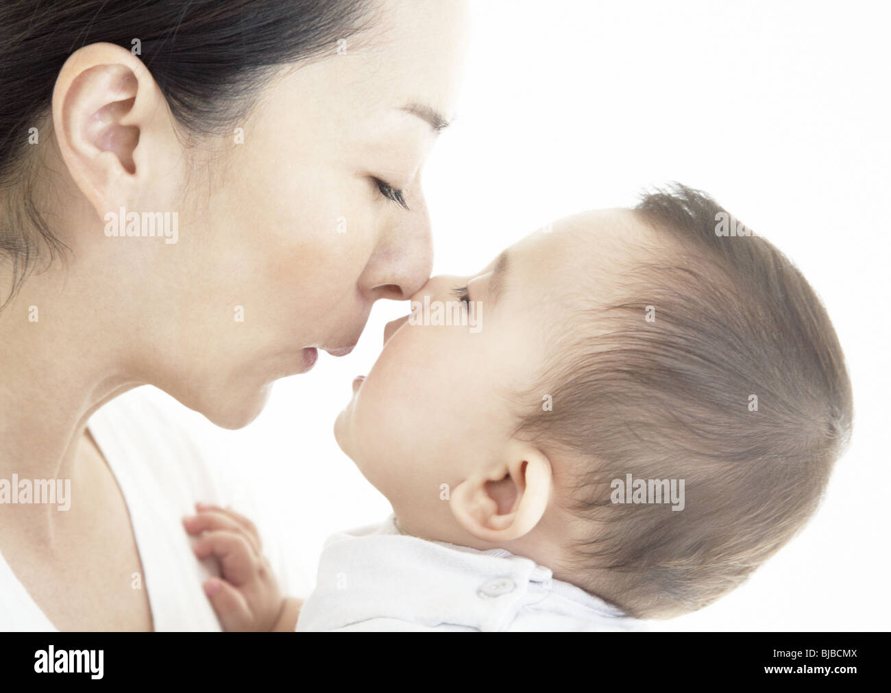 Japanese mother baby back -Fotos und -Bildmaterial in hoher Auflösung ...