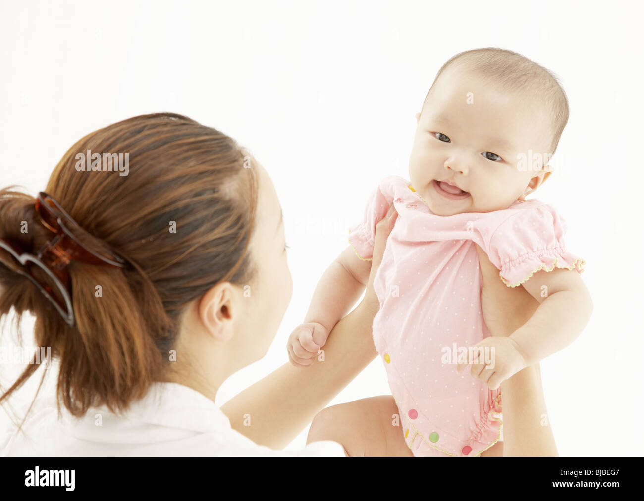 Japanese mother baby back -Fotos und -Bildmaterial in hoher Auflösung ...