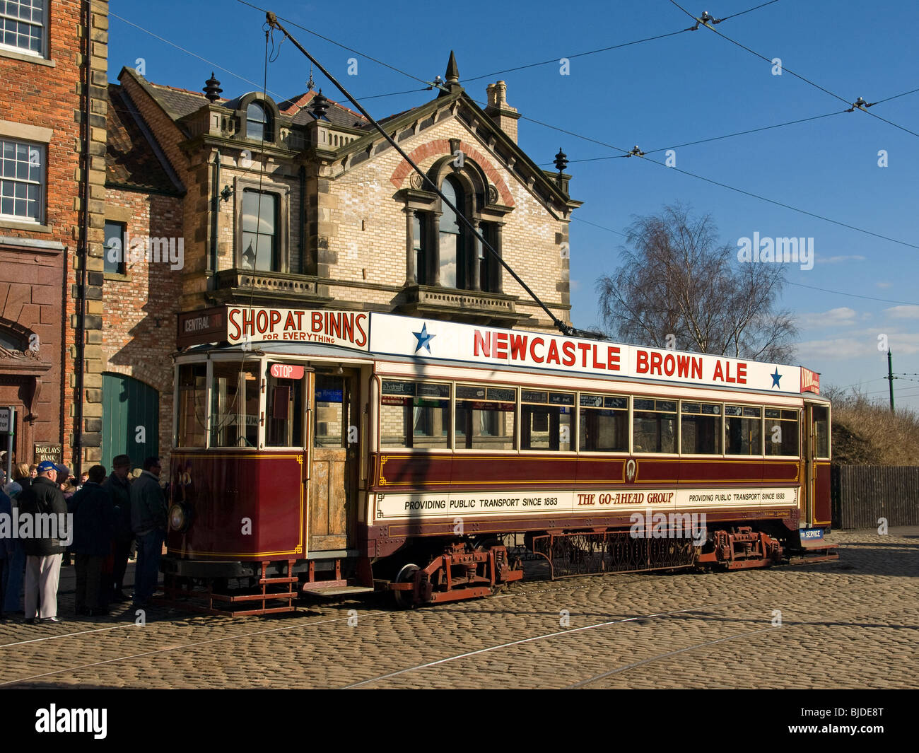 Oldtimer Straßenbahn bei Beamish Open Air Museum County Durham England ...