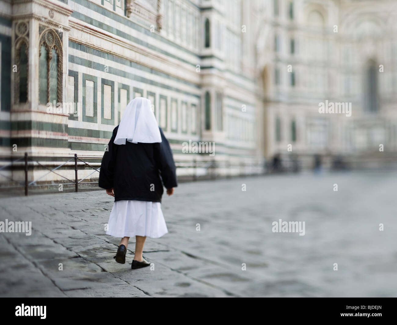 Nonne verschwommen -Fotos und -Bildmaterial in hoher Auflösung – Alamy