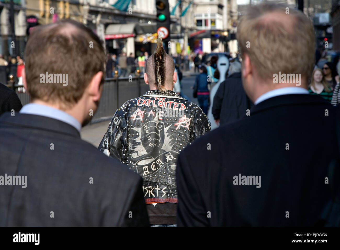 Exploited punk -Fotos und -Bildmaterial in hoher Auflösung – Alamy
