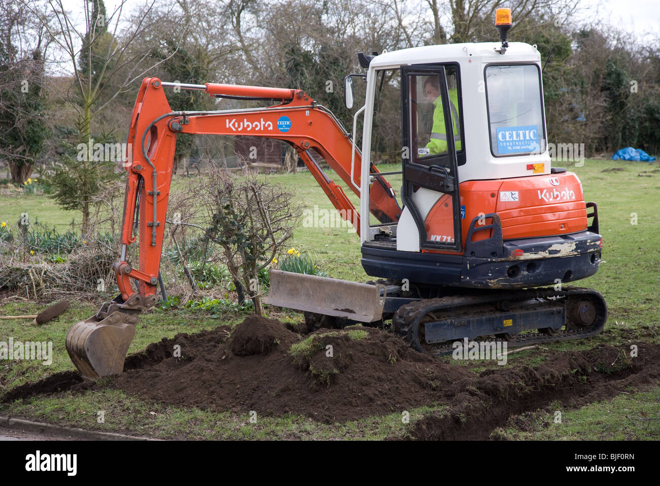 Mini excavator digger digging machine -Fotos und -Bildmaterial in hoher ...