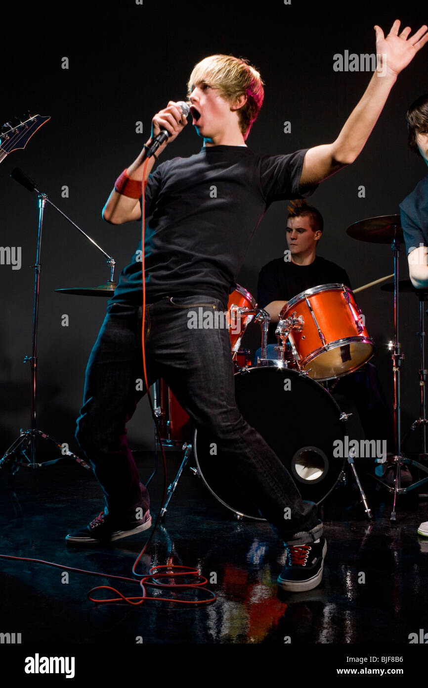 Rock bands -Fotos und -Bildmaterial in hoher Auflösung – Alamy