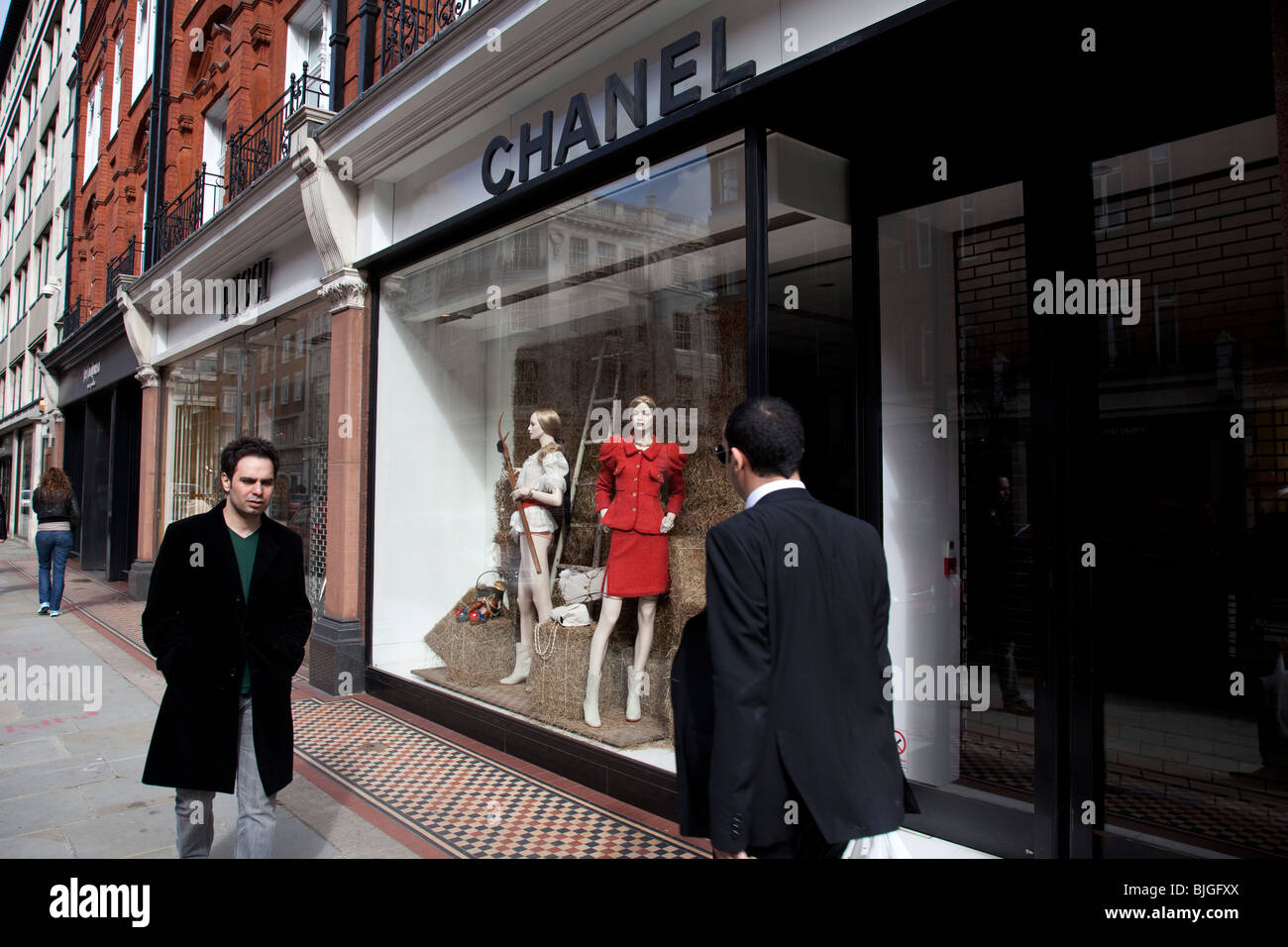 Chanel Shop London Stockfotos & Chanel Shop London Bilder - Alamy