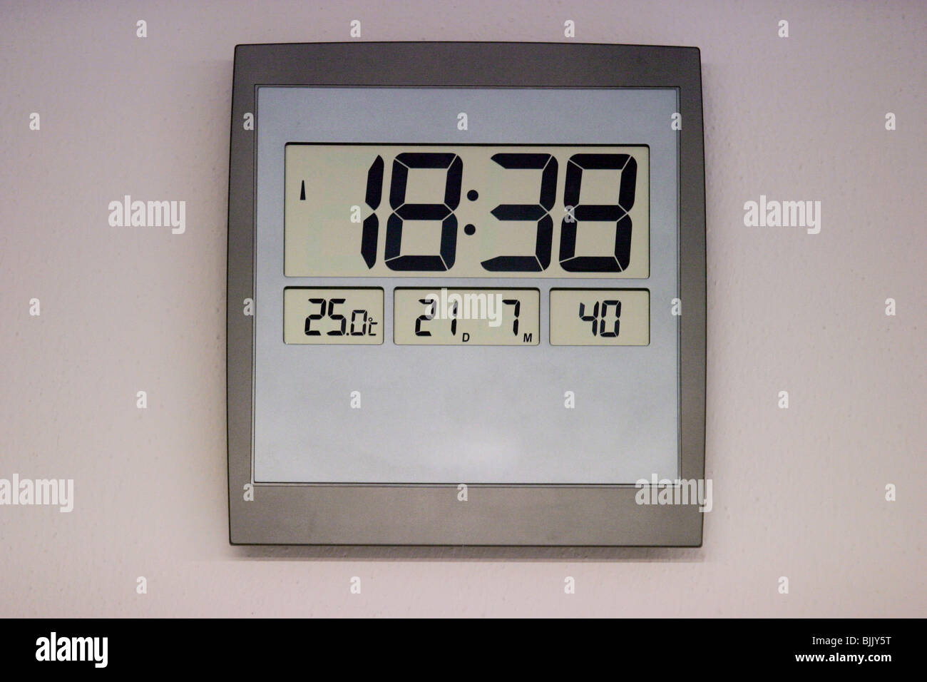 Zeit und datum -Fotos und -Bildmaterial in hoher Auflösung – Alamy