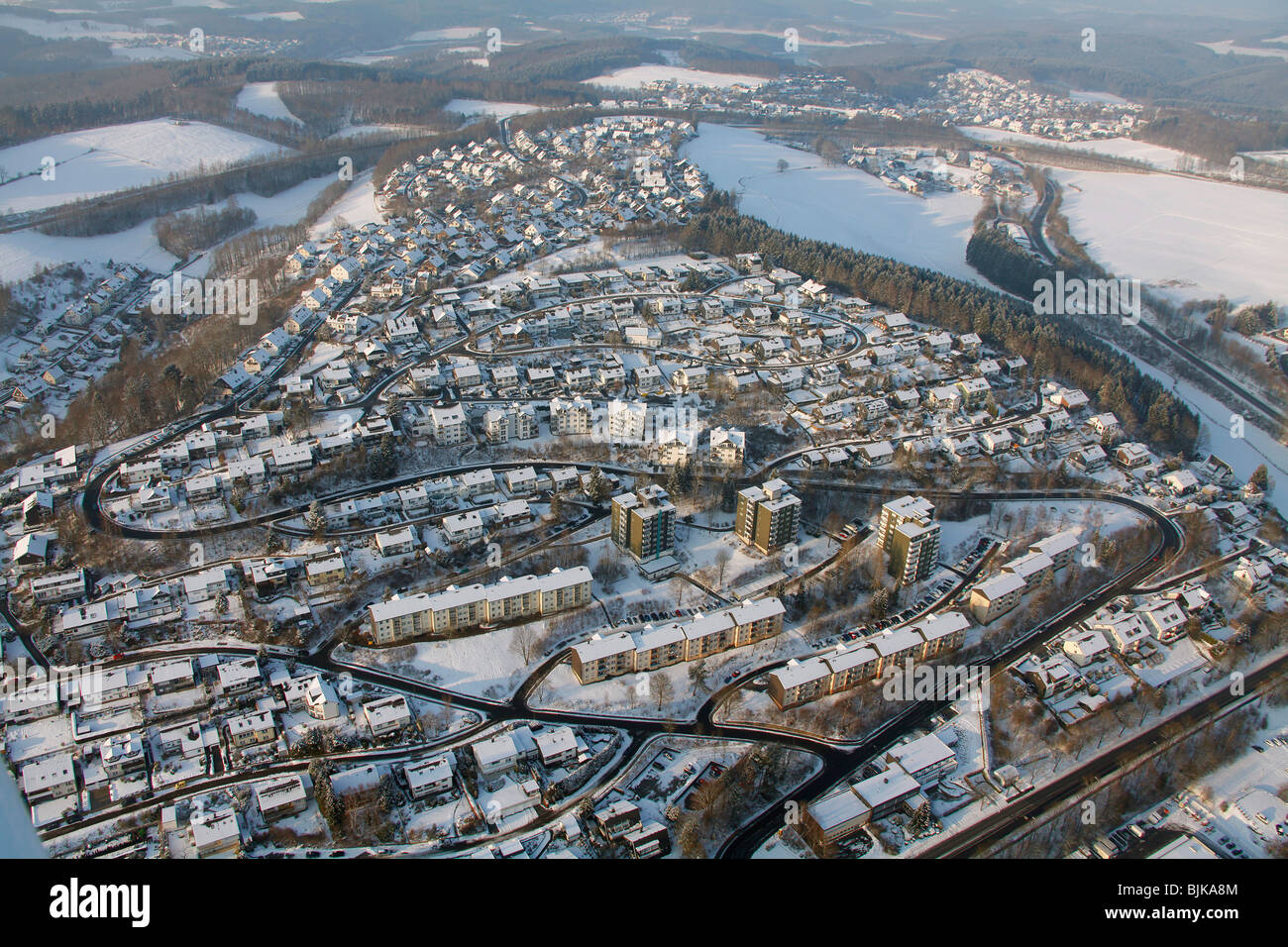 Luftaufnahme, Stadt im Schnee im Winter, Olpe, Nordrhein-Westfalen ...