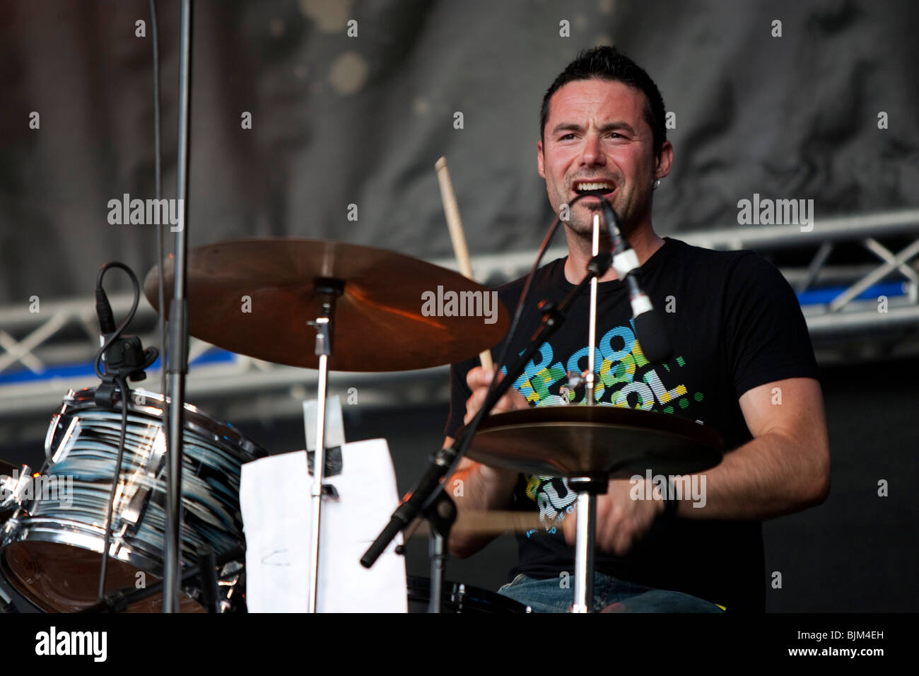 Swiss singer songwriter ivo live -Fotos und -Bildmaterial in hoher ...
