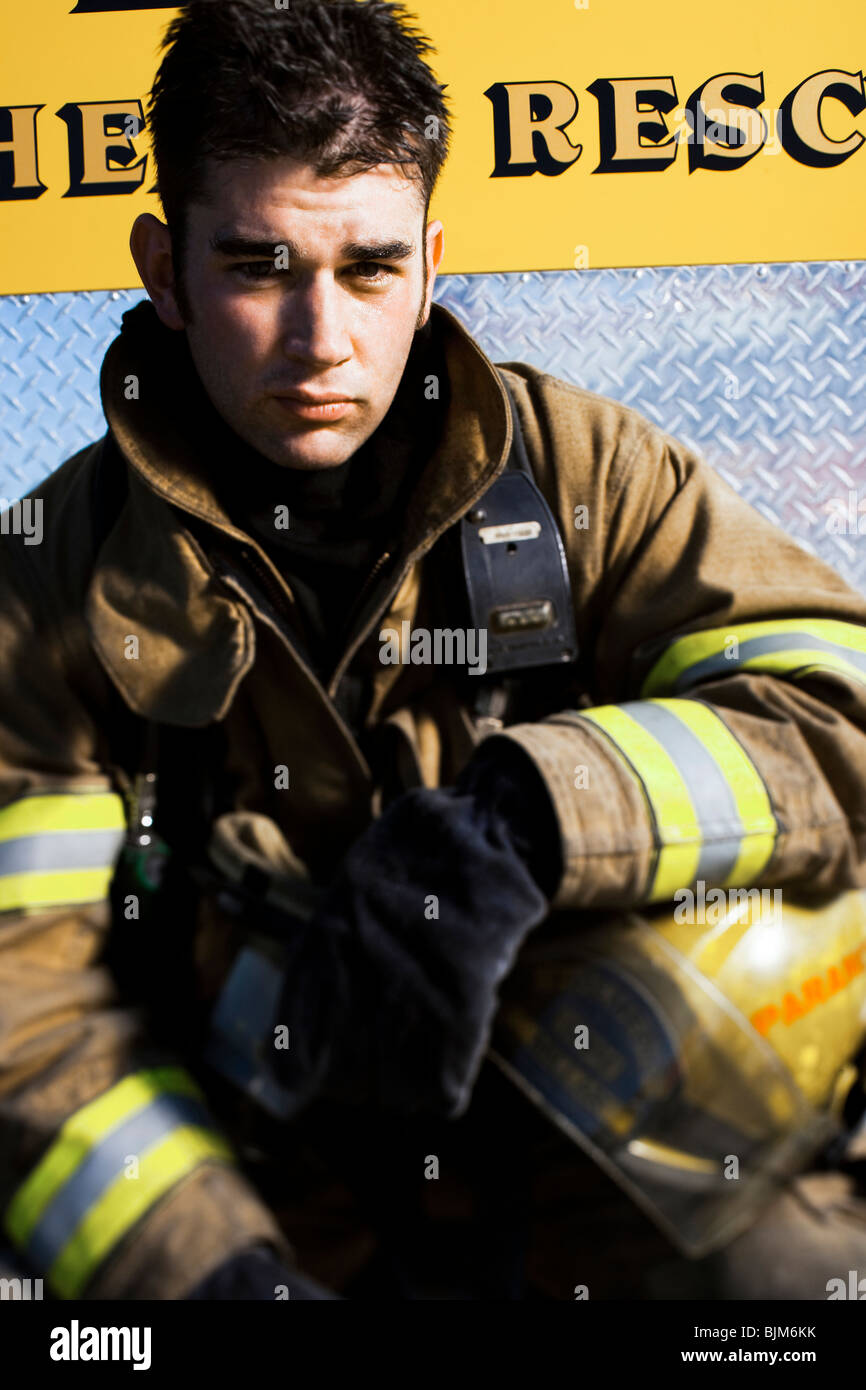 Feuerwehrmann Retten Stockfotos und -bilder Kaufen - Alamy