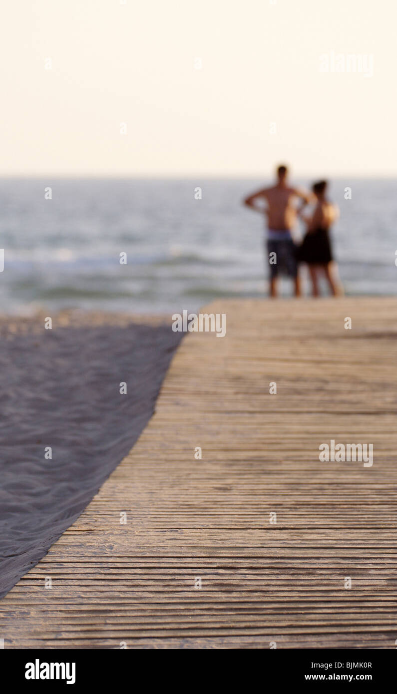 Ein Spaziergang Am Strand Zusammen Stockfotos und -bilder Kaufen - Alamy