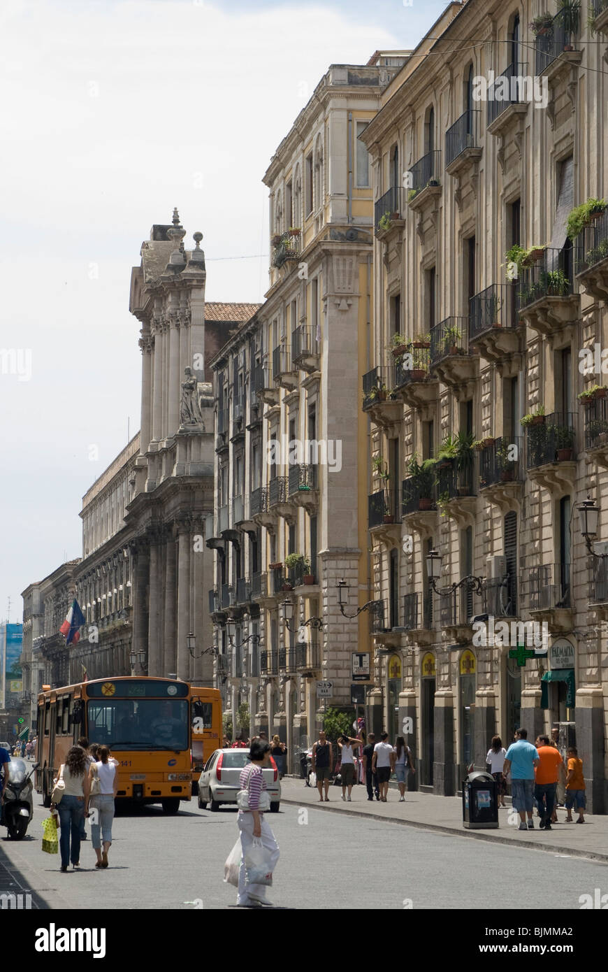 An der Hauptstraße Via Etnea, Linienbus, Catania, Sizilien, Italien ...