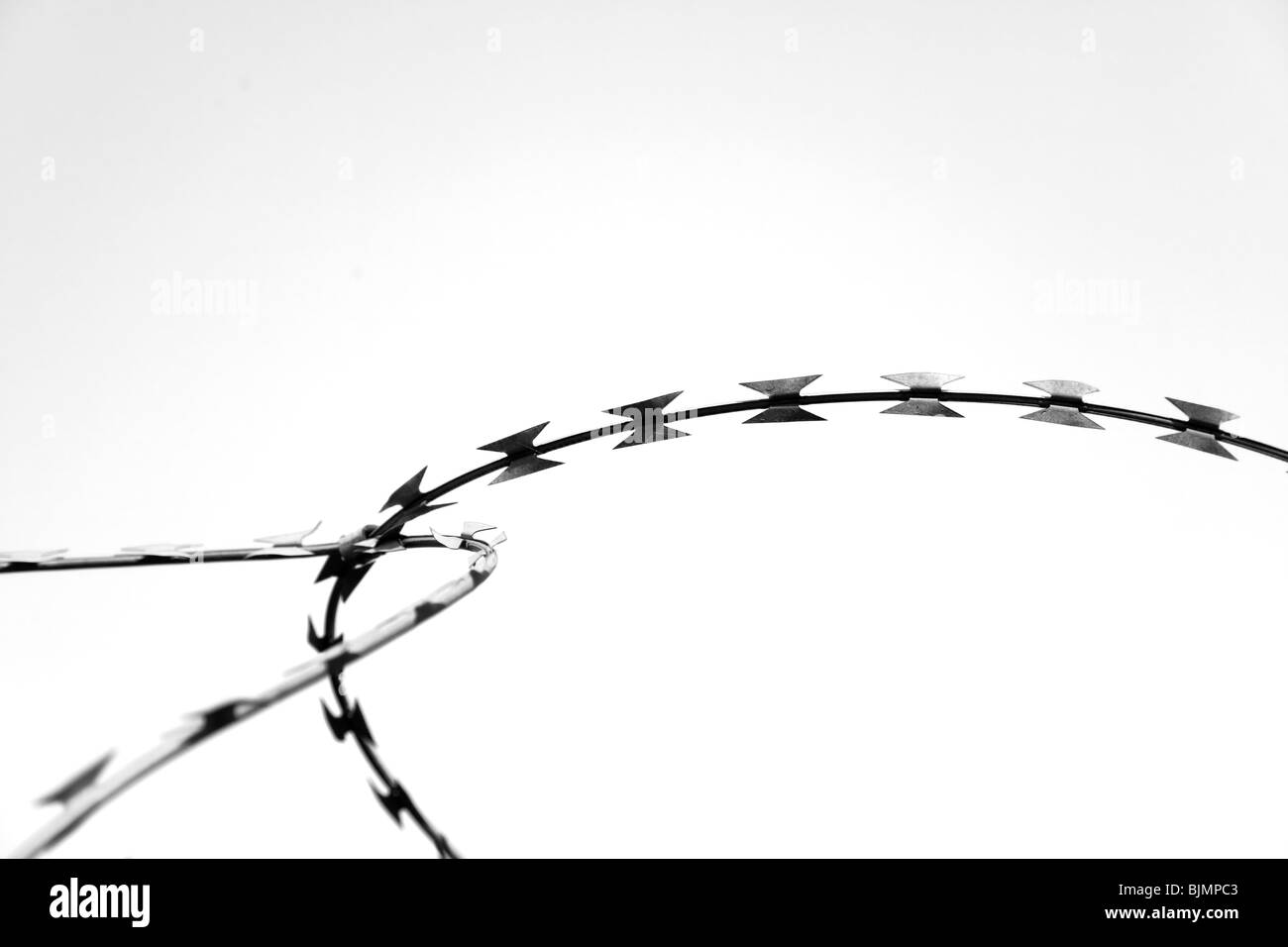 Nato wire barbed wire detail -Fotos und -Bildmaterial in hoher ...