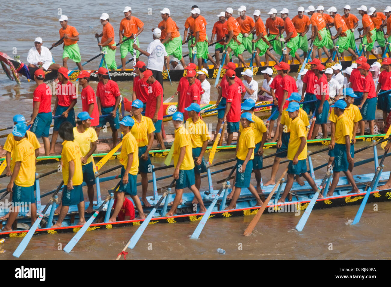 lange Boot-Rennen während der wasserfest in Phnom Penh Kambodscha ...