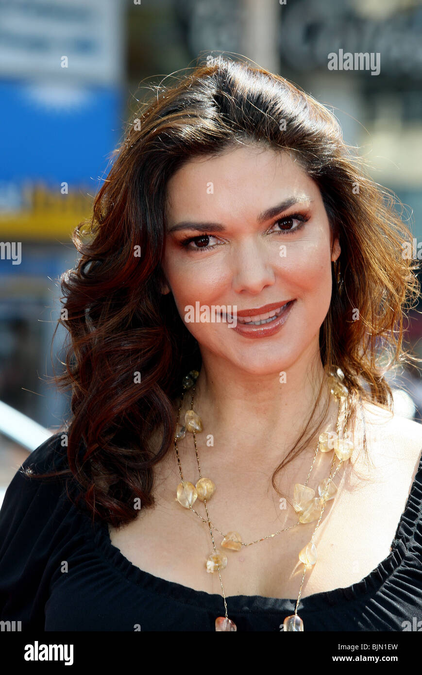 LAURA HARRING NANCY zeichnete WORLD PREMIERE GRAUMANS CHINESE THEATRE ...