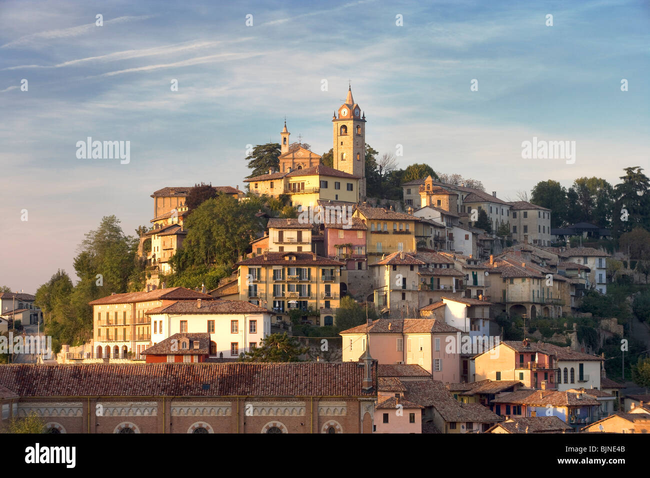 Monforte d ' Alba, Piemont, Italien Stockfoto, Bild: 28746267 - Alamy