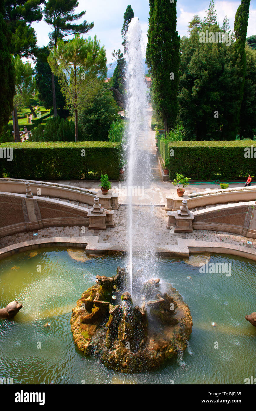 Inspirierende villa deste brunnen -Fotos und -Bildmaterial in hoher ...