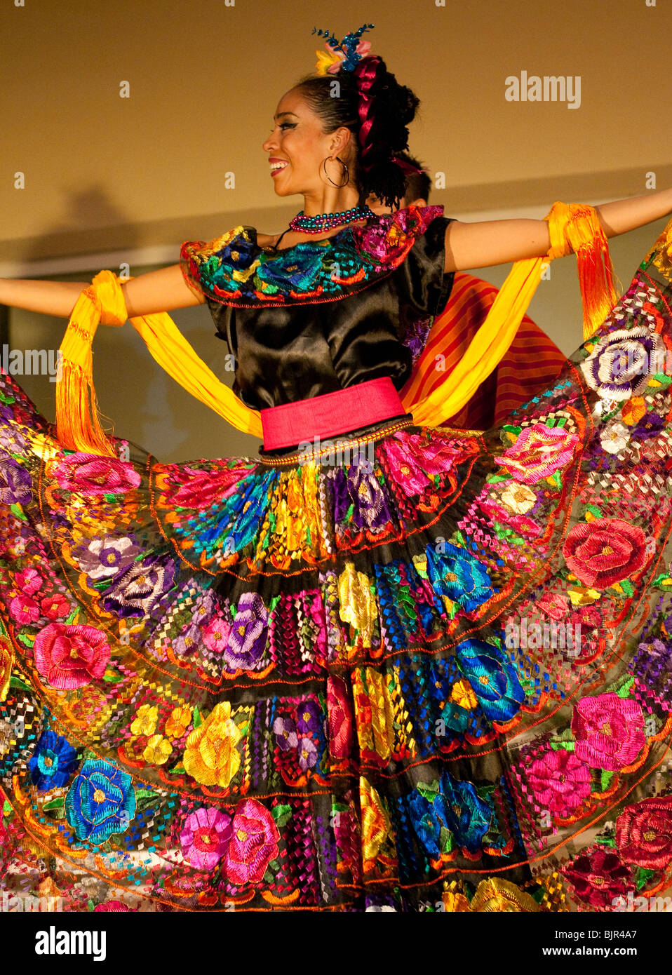 IMPORTANCIA DE LA DANZA FOLKLÓRICA – Moviendo nuestra cultura
