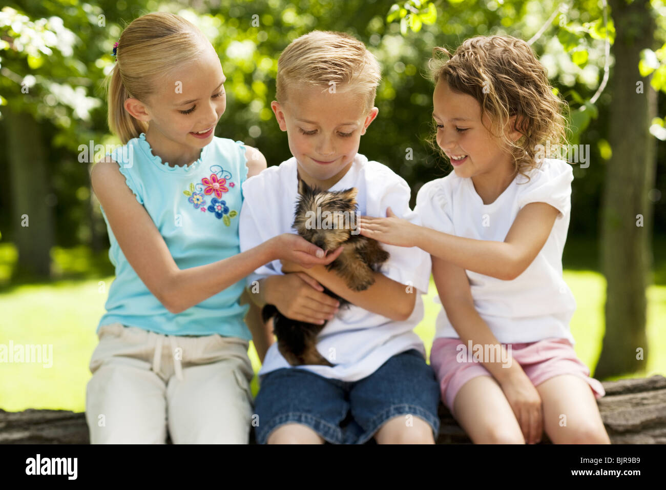 Familien mit kleinen kindern im freien Stockfotos und -bilder Kaufen ...