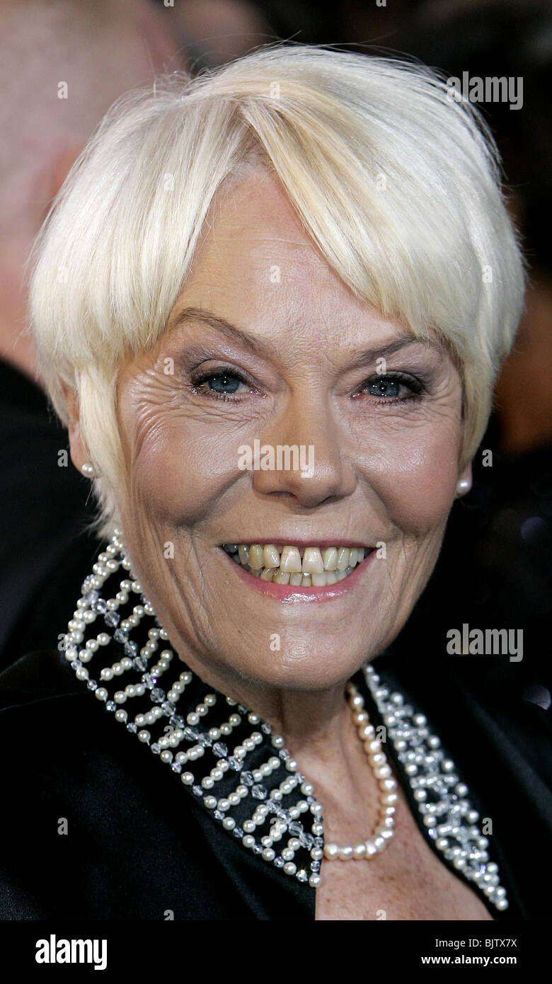 Actress wendy richard -Fotos und -Bildmaterial in hoher Auflösung – Alamy