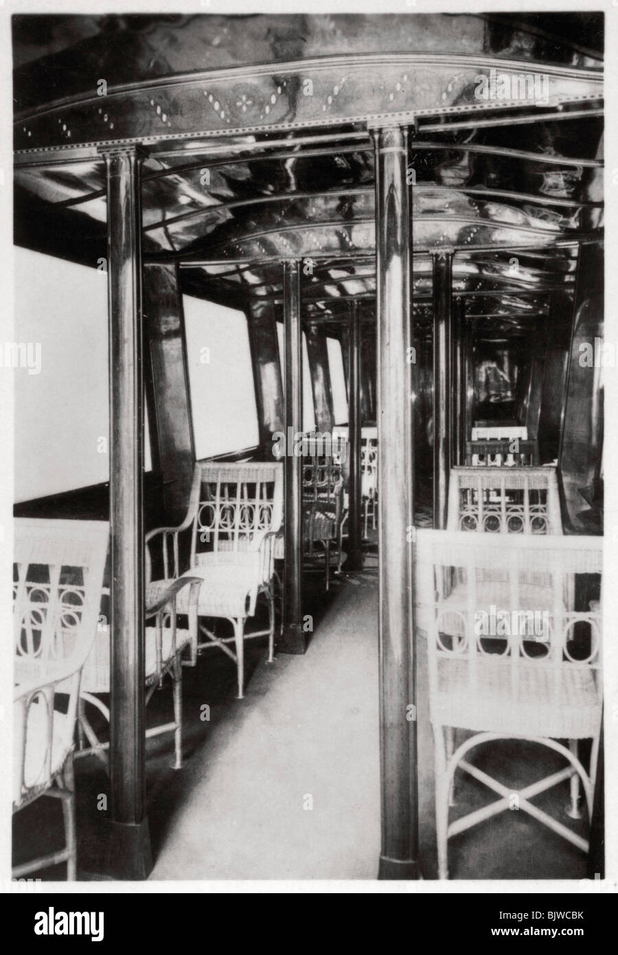 Passagierkabine der Zeppelin LZ 7 "Deutschland I", 1909 (1933). Artist ...