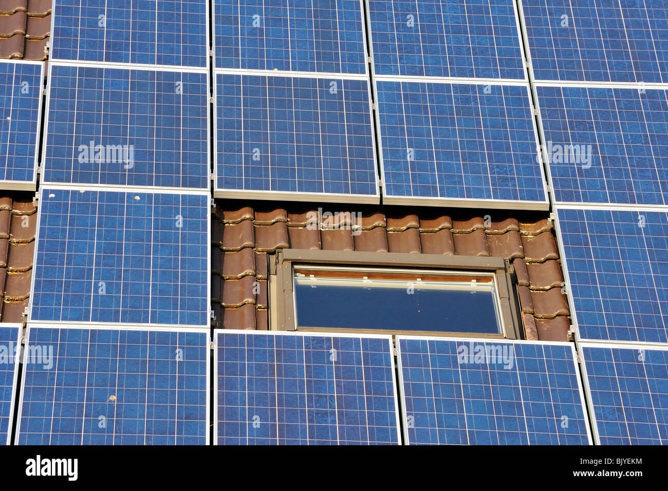 Photovoltaik dach deutschland -Fotos und -Bildmaterial in hoher ...