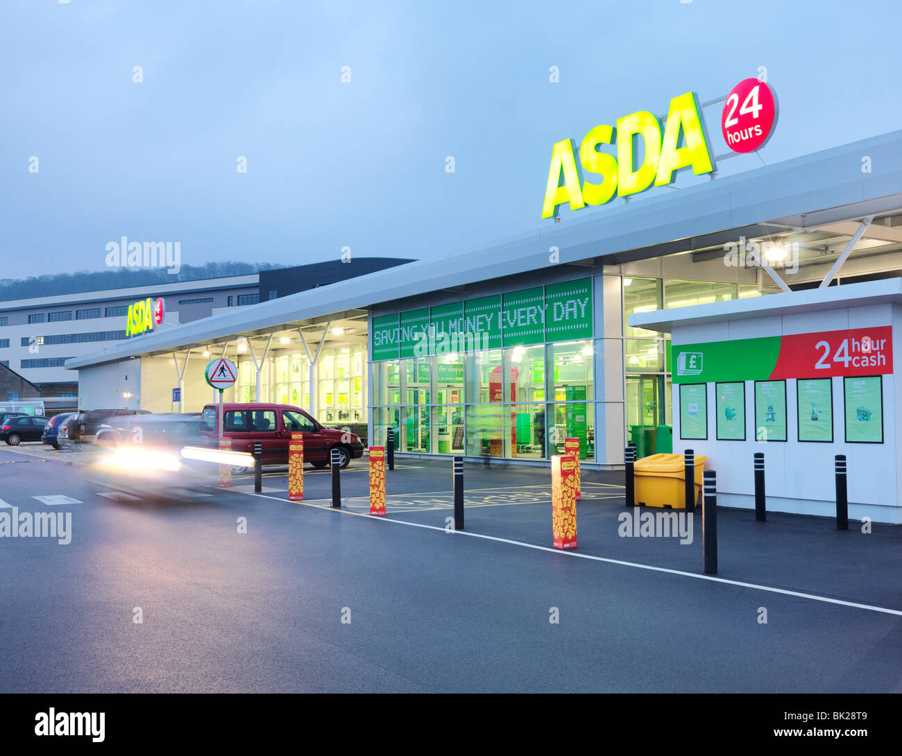 Asda supermarkt eingang -Fotos und -Bildmaterial in hoher Auflösung – Alamy