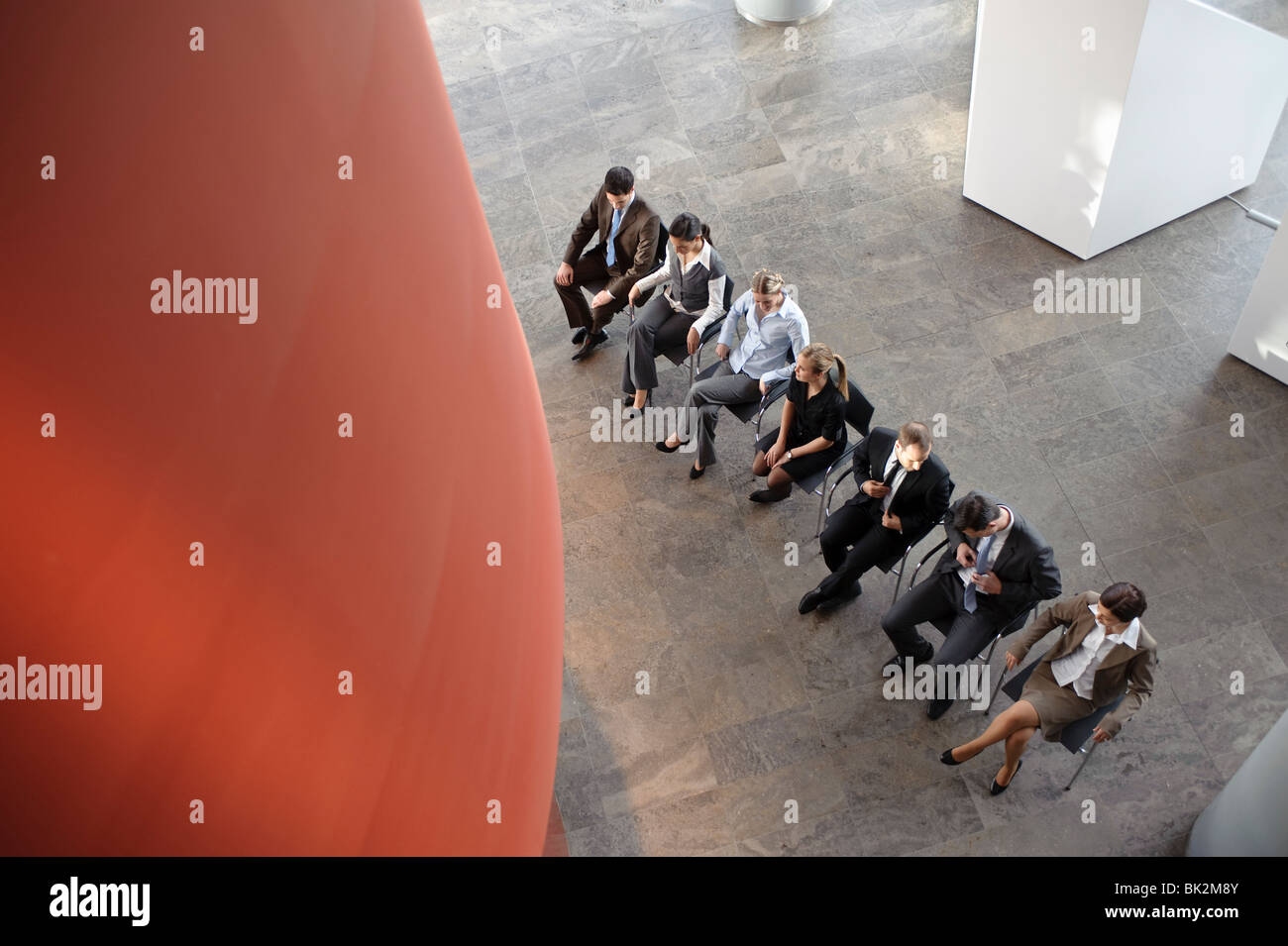 Gruppe von menschen in einer linie -Fotos und -Bildmaterial in hoher ...