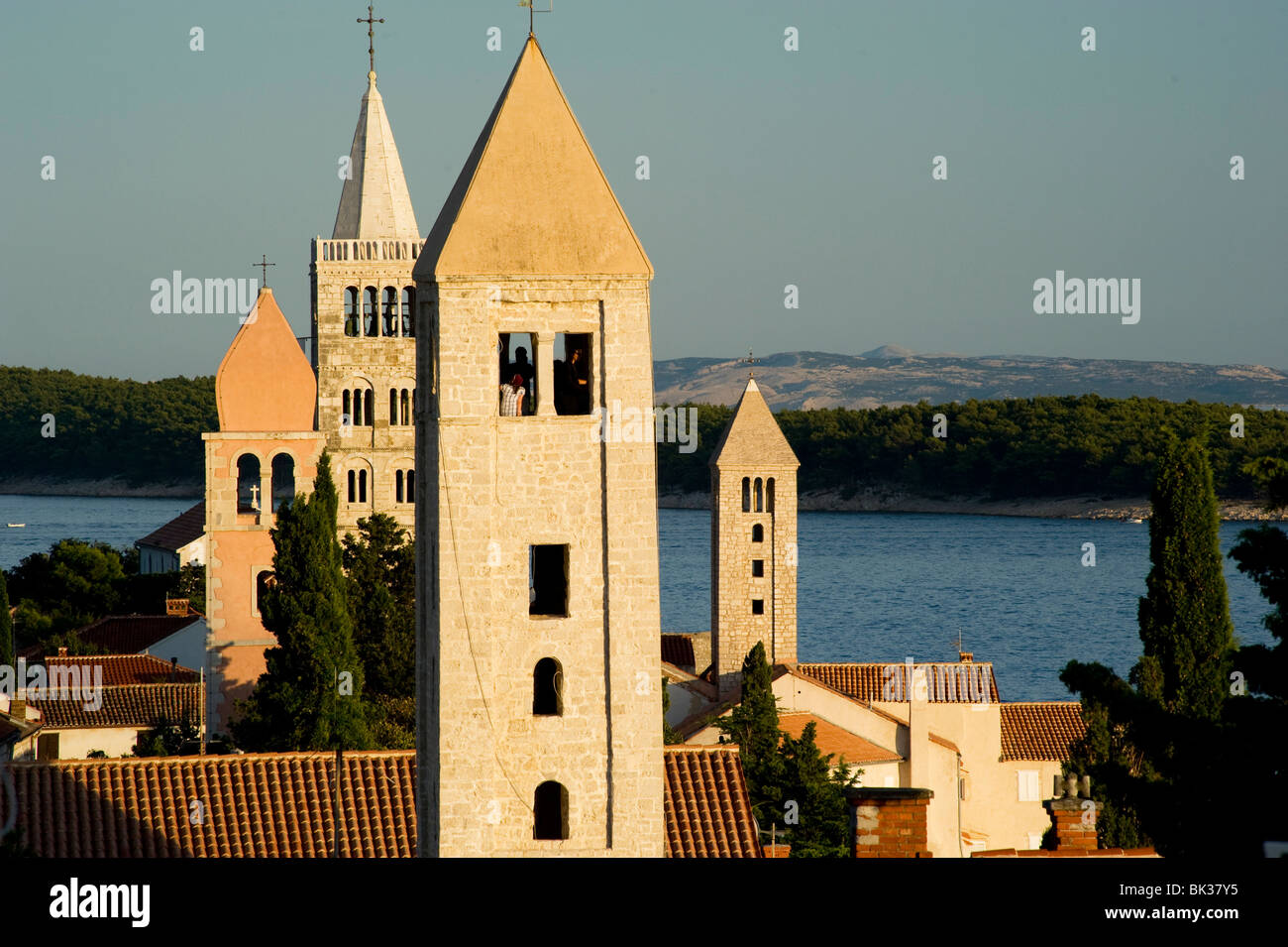 Die vier mittelalterliche Glockentürme der Stadt Rab, Insel Rab ...