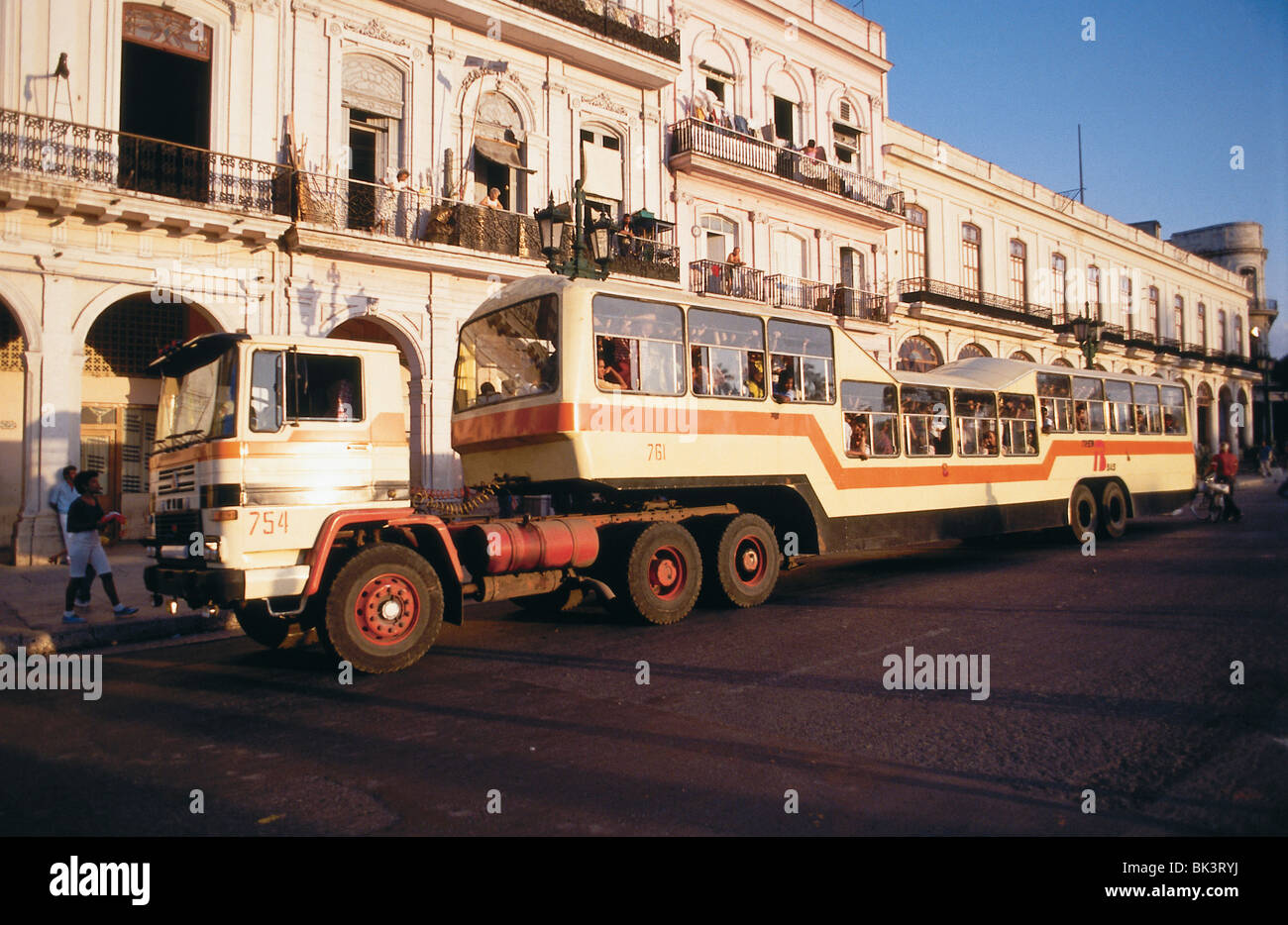 Bus Cuba Buses Stockfotos und -bilder Kaufen - Seite 2 - Alamy