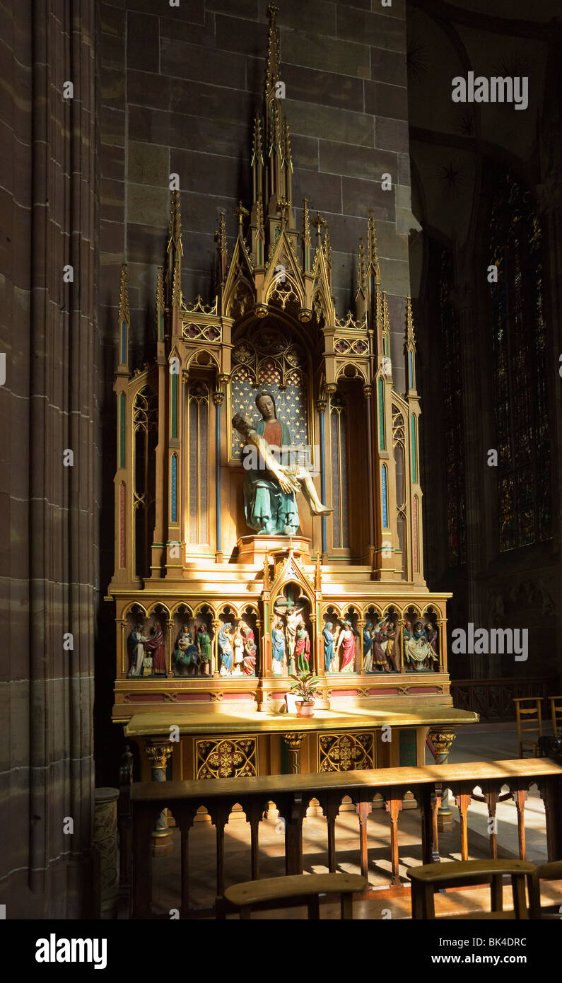 Altar der jungfrau straßburg -Fotos und -Bildmaterial in hoher Auflösung – Alamy
