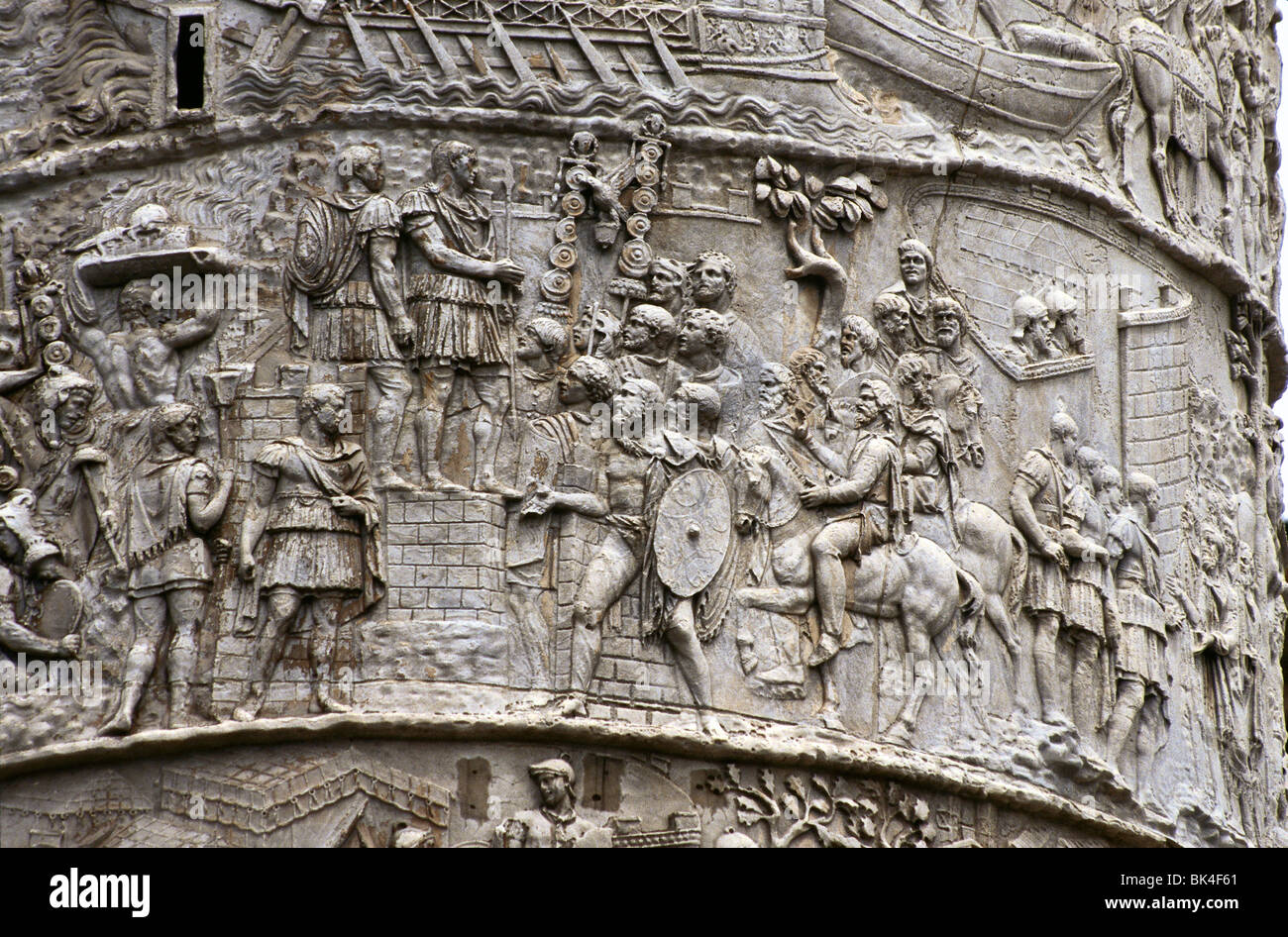 Detail der Trajanssäule zeigt Triumph des Kaisers nach der ersten ...