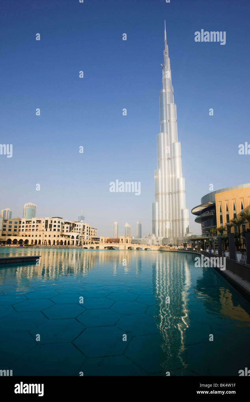 Der höchste turm der welt -Fotos und -Bildmaterial in hoher Auflösung ...