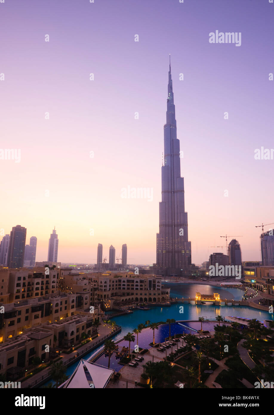 Der höchste turm der welt -Fotos und -Bildmaterial in hoher Auflösung ...