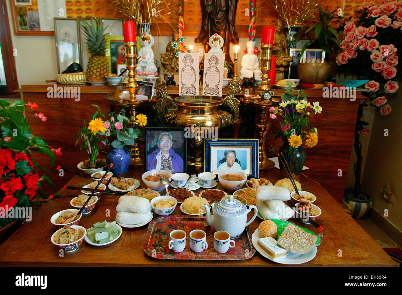 Ancestors altar -Fotos und -Bildmaterial in hoher Auflösung – Alamy