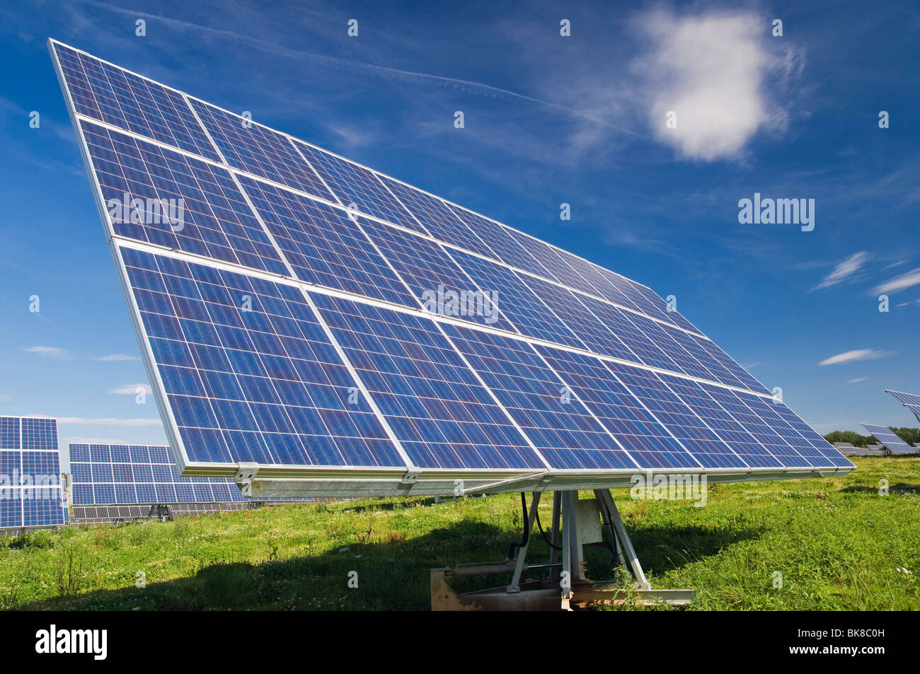 Outdoor-Photovoltaik-Anlage, solar-Module auf ein Feld, solar Power ...