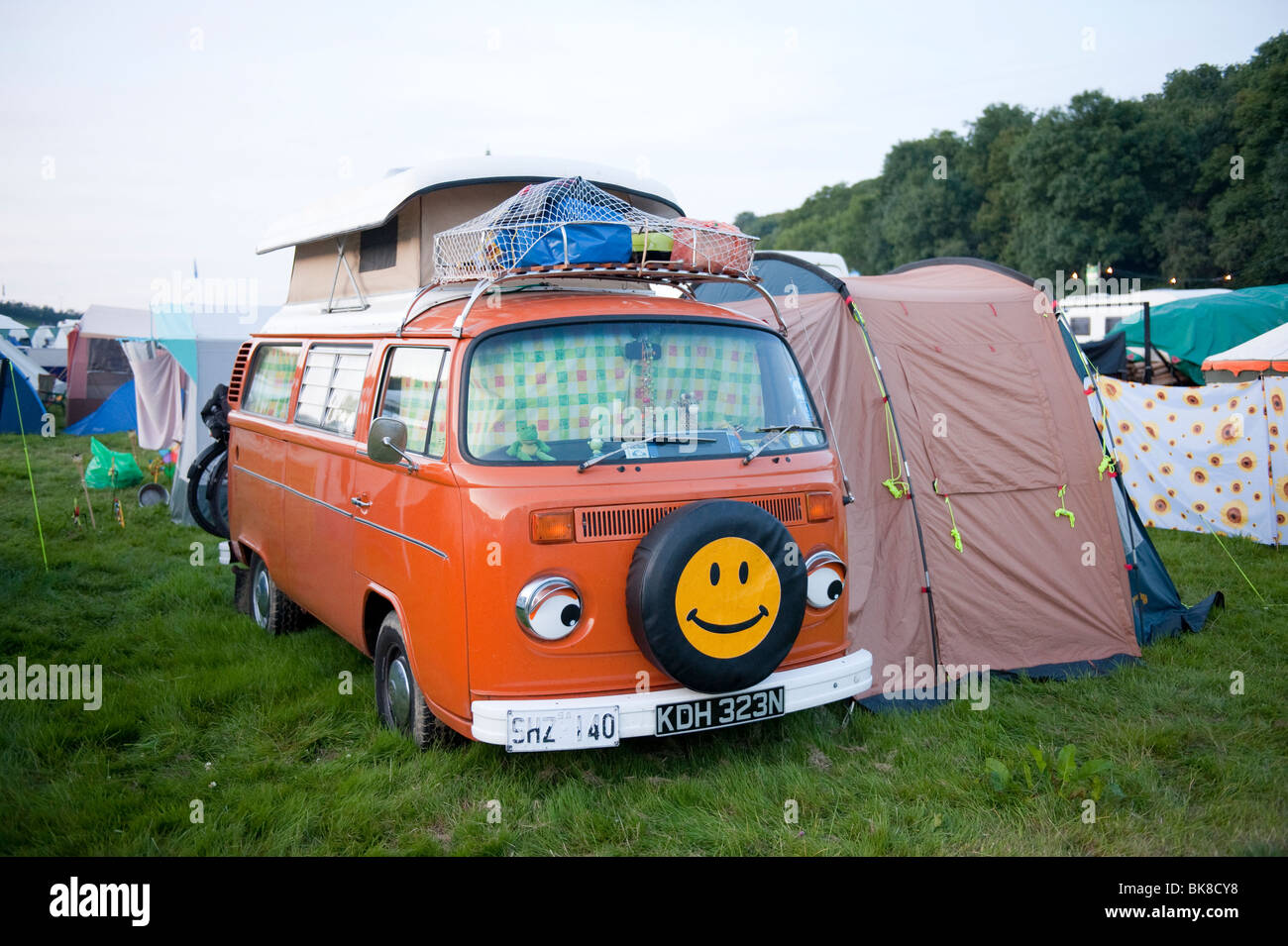 Smiley Camper Stockfotos und -bilder Kaufen - Alamy
