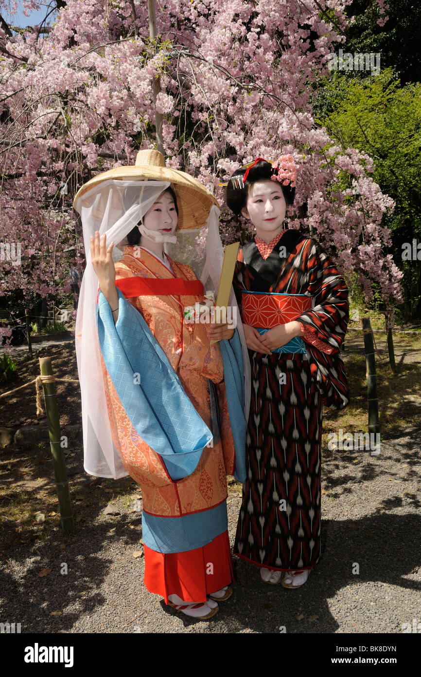 Japanische kimono kimonos mode mode -Fotos und -Bildmaterial in hoher ...
