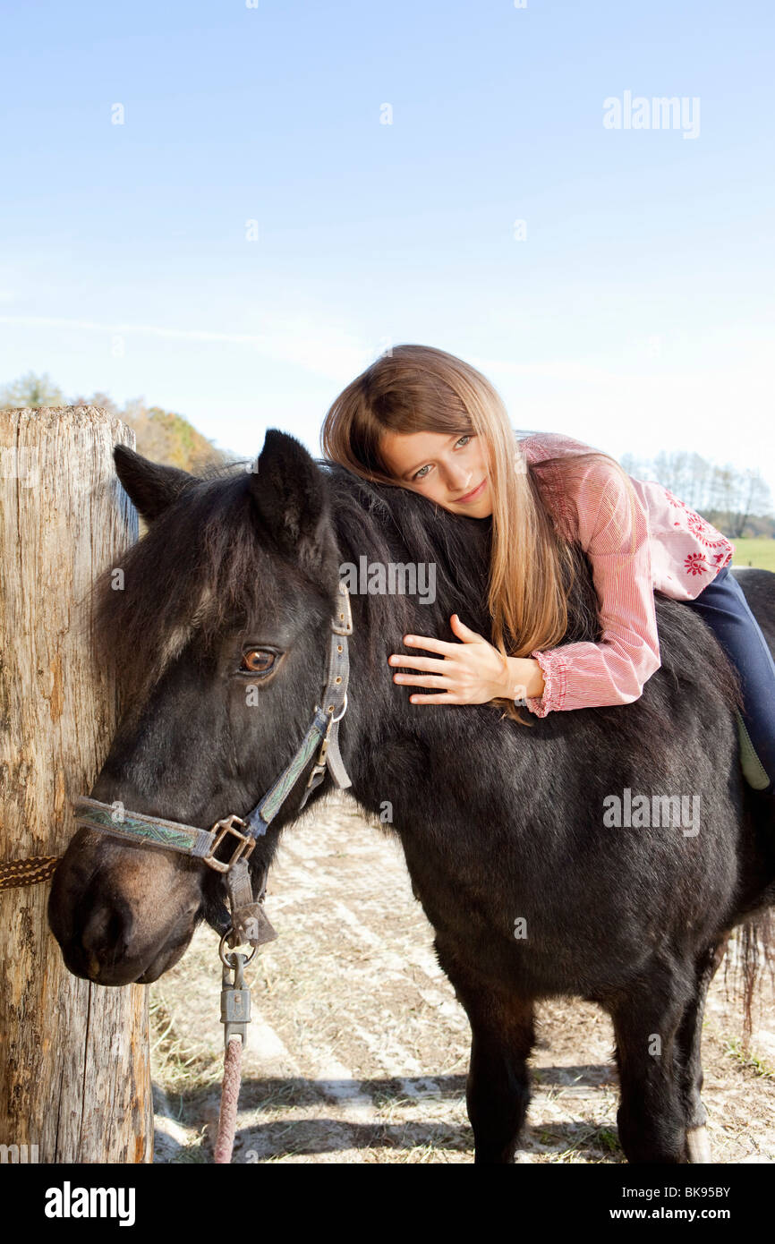 Mädchen Auf Dem Pferd Stockfotografie Alamy