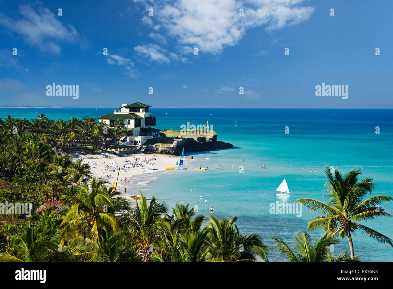 Blick entlang der sandigen Strand Villa Dupont, Varadero, Matanzas ...