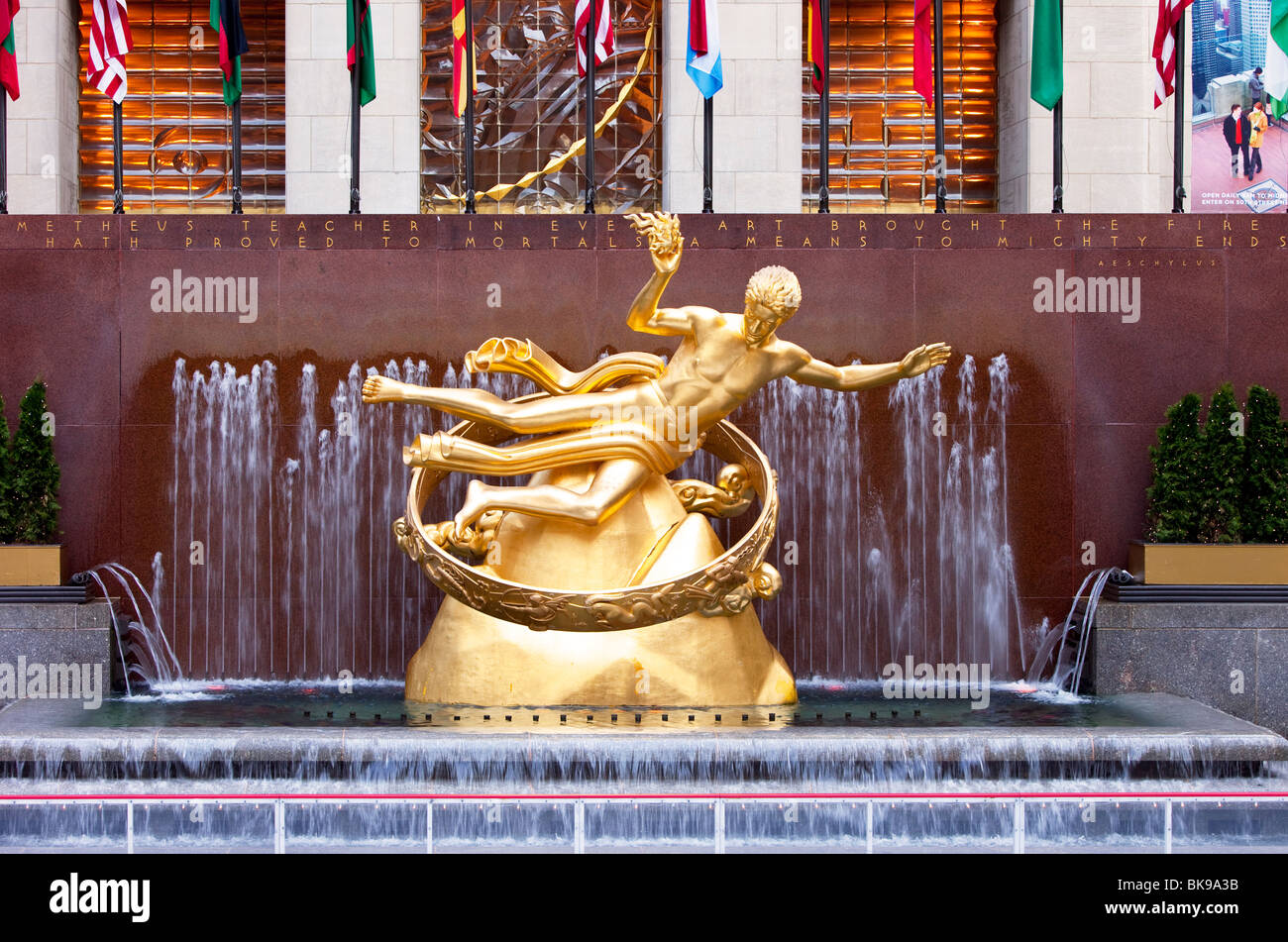 Die Prometheus-Statue (1934) von Paul Manship am Rockefeller Plaza in ...