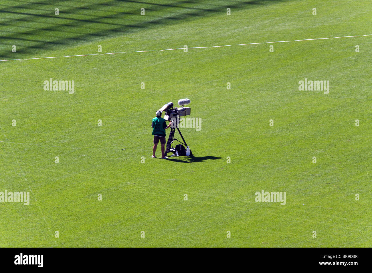 Television cameraman sports event -Fotos und -Bildmaterial in hoher ...