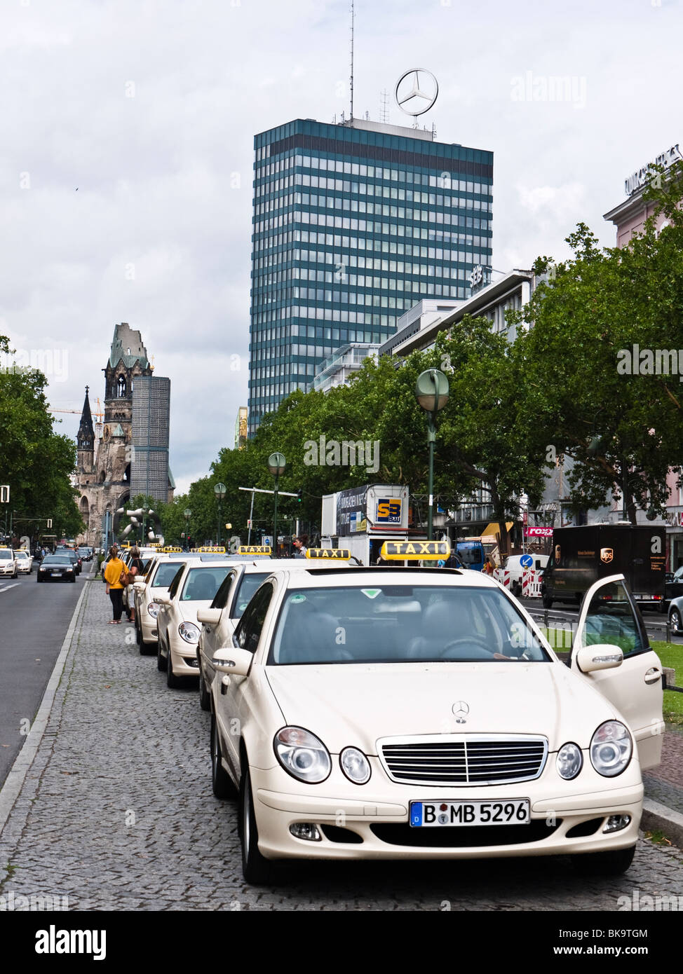 Taxi rank germany -Fotos und -Bildmaterial in hoher Auflösung – Alamy