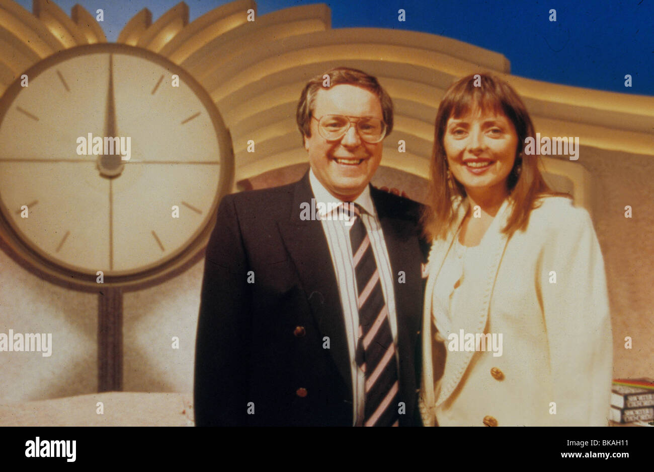 COUNTDOWN (FERNSEHAPPARAT) RICHARD WHITELY, CAROL VORDERMAN COWEN 001 ...