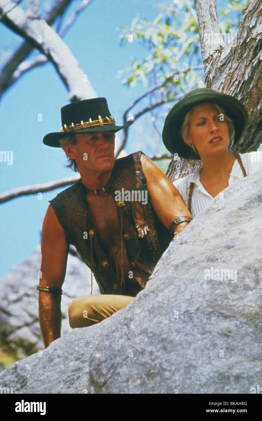 CROCODILE DUNDEE II (1988) PAUL HOGAN, LINDA KOZLOWSKI CR2 020 ...