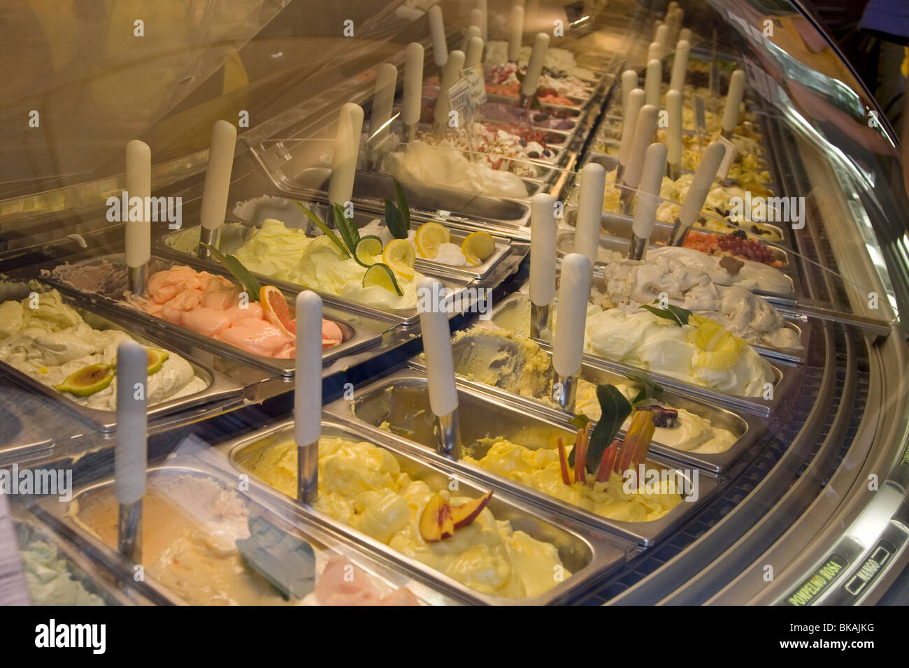 Eisdiele in Italien Stockfotografie - Alamy