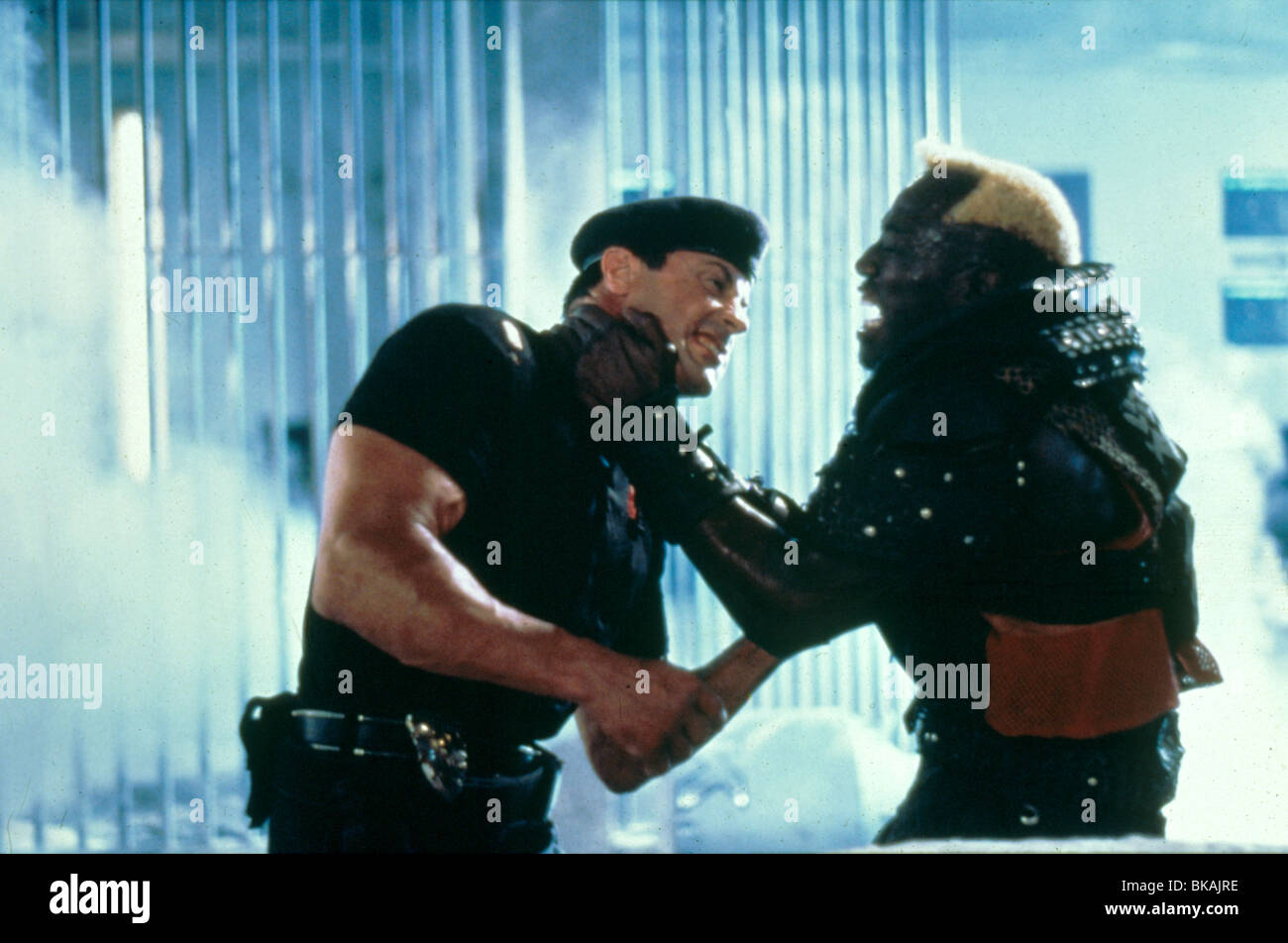 Demolition Man 1993 Sylvester Stallone Fotos Und Bildmaterial In