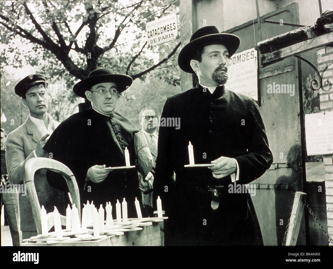 PATER BROWN (1954) ALEC GUINNESS, PETER FINCH FRBR 003 Stockfotografie ...