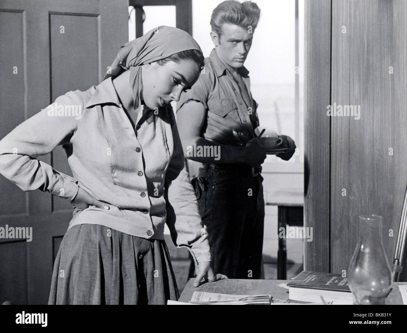 James dean elizabeth taylor giant -Fotos und -Bildmaterial in hoher ...
