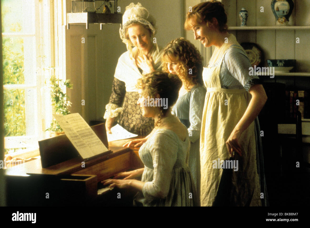 Sinn und sinnlichkeit 1995 gemma jones -Fotos und -Bildmaterial in hoher Auflösung – Alamy